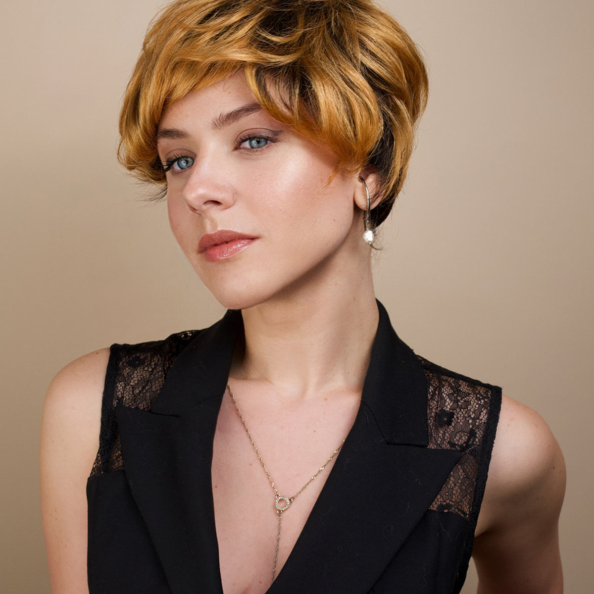 short wedge human wig - 4" rooted strawberry blonde. – Irresistible Me